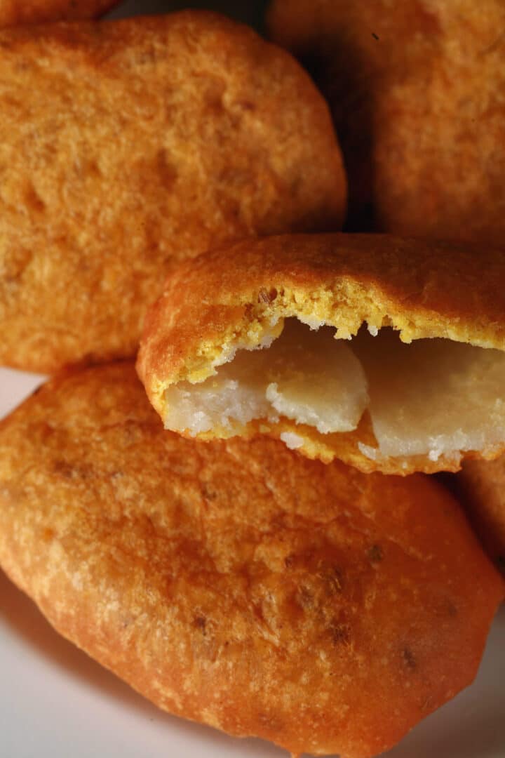 Aloo Pakora Recipe [Battered Potato Fritters] - Beyond Flour