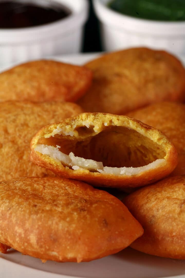 Aloo Pakora Recipe [Battered Potato Fritters] - Beyond Flour