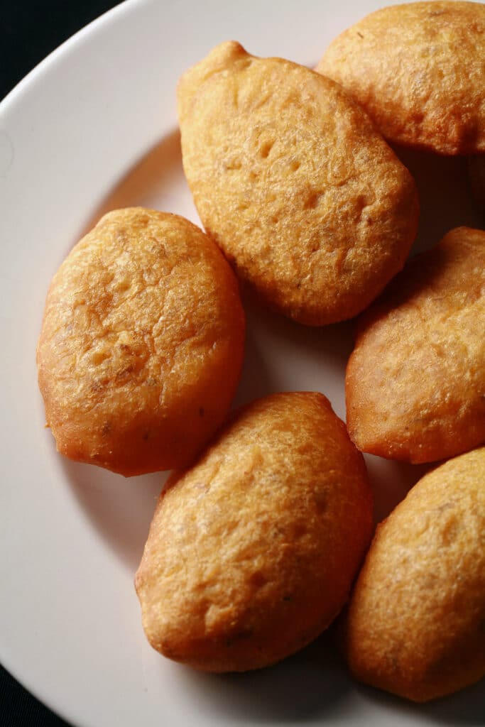 Aloo Pakora Recipe [Battered Potato Fritters] - Beyond Flour