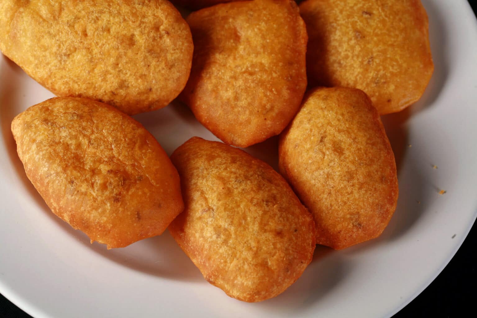 Aloo Pakora Recipe [Battered Potato Fritters] - Beyond Flour