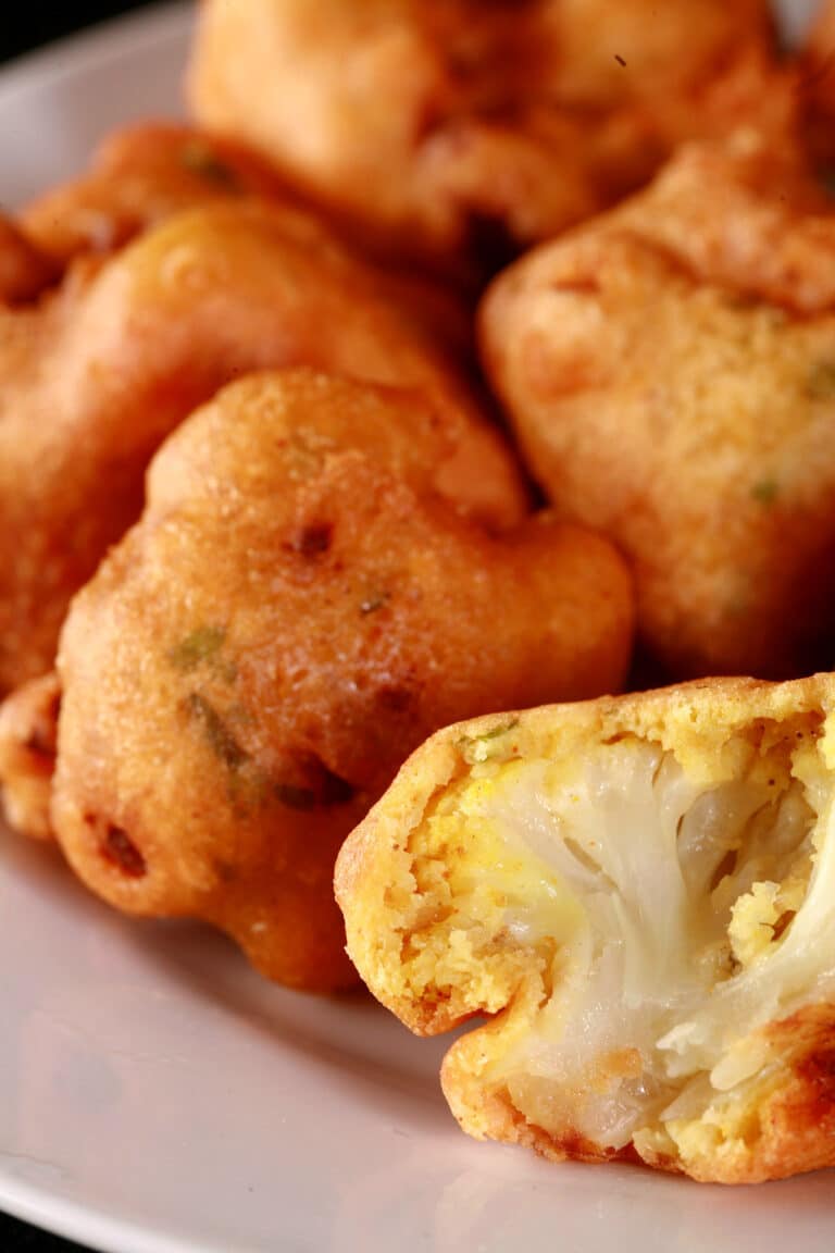 Gobi Pakora Recipe [Cauliflower Pakoda] - Beyond Flour