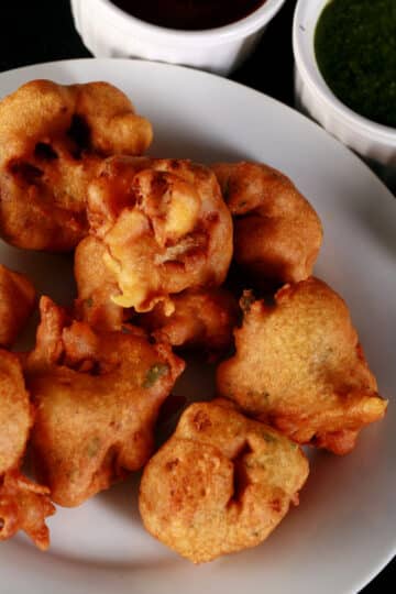 Gobi Pakora Recipe [Cauliflower Pakoda] - Beyond Flour