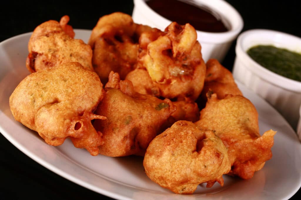 Gobi Pakora Recipe [Cauliflower Pakoda] - Beyond Flour