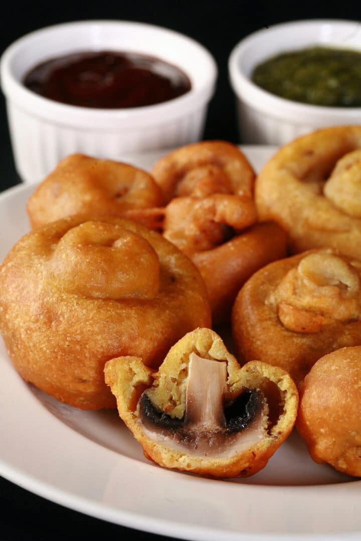 Mushroom Pakora Recipe [Deep Fried Mushrooms] - Beyond Flour