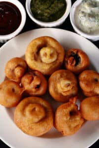 Mushroom Pakora Recipe [Deep Fried Mushrooms] - Beyond Flour