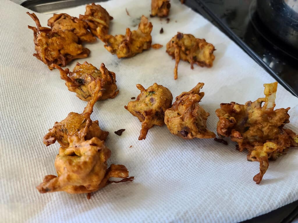 Onion Pakoda [Onion Pakora - Onion Fritters] - Beyond Flour