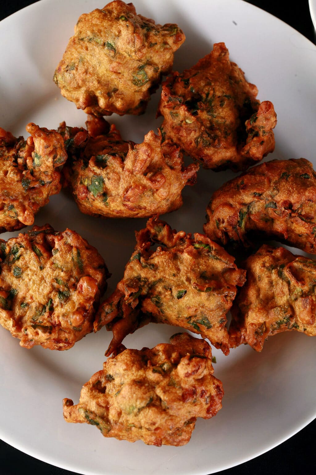 Palak Pakoda Recipe [Spinach Pakora Fritters] - Beyond Flour