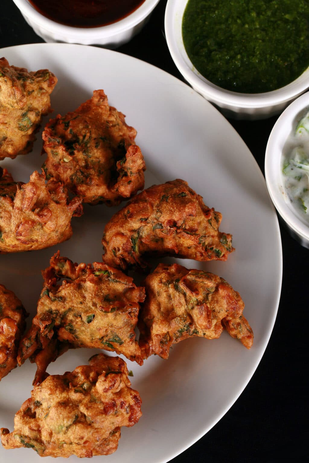 Palak Pakoda Recipe [Spinach Pakora Fritters] - Beyond Flour