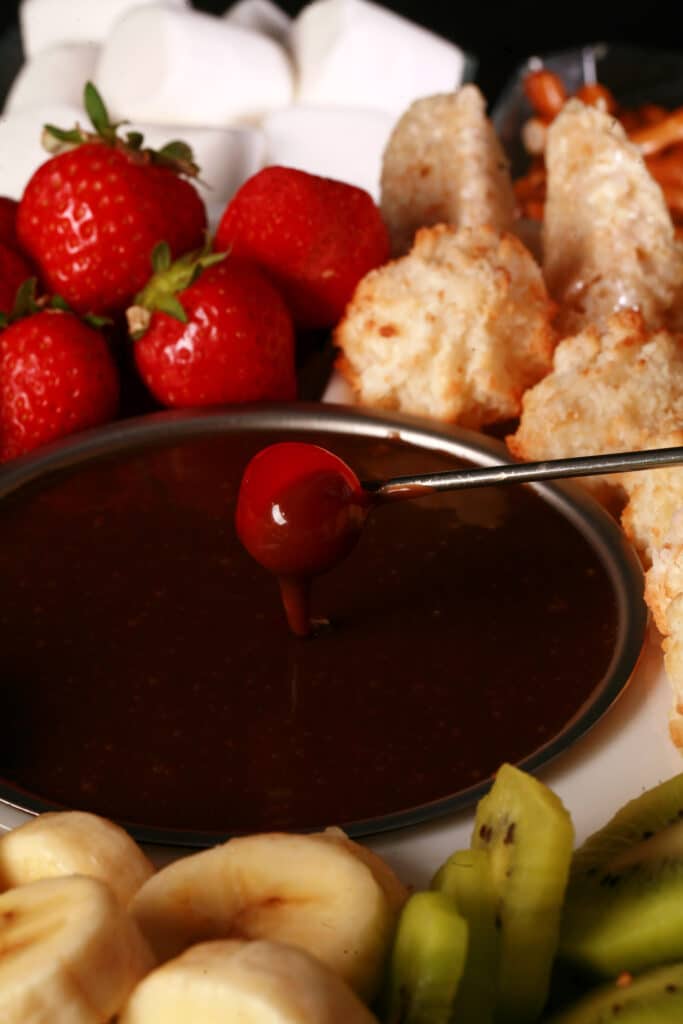 Easy Chocolate Fondue Recipe [With Flavor Variations] - Beyond Flour